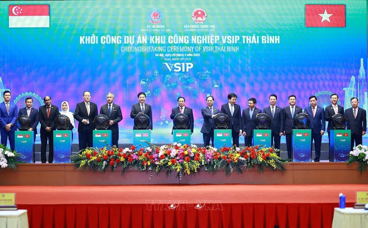Hai Thủ tướng Việt Nam và Singapore dự Lễ khởi công Khu công nghiệp ...