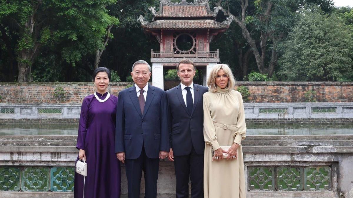 Tổng Bí thư Tô Lâm và Phu nhân cùng Tổng thống Pháp và Phu nhân thăm Văn Miếu - Quốc Tử Giám