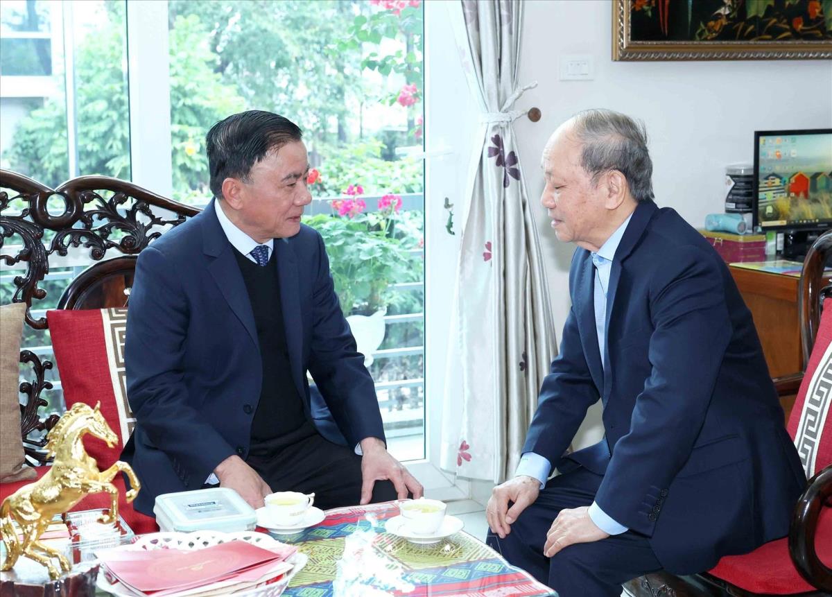 Thường trực Ban Bí thư Trần Cẩm Tú thăm, chúc Tết các đồng chí nguyên ...