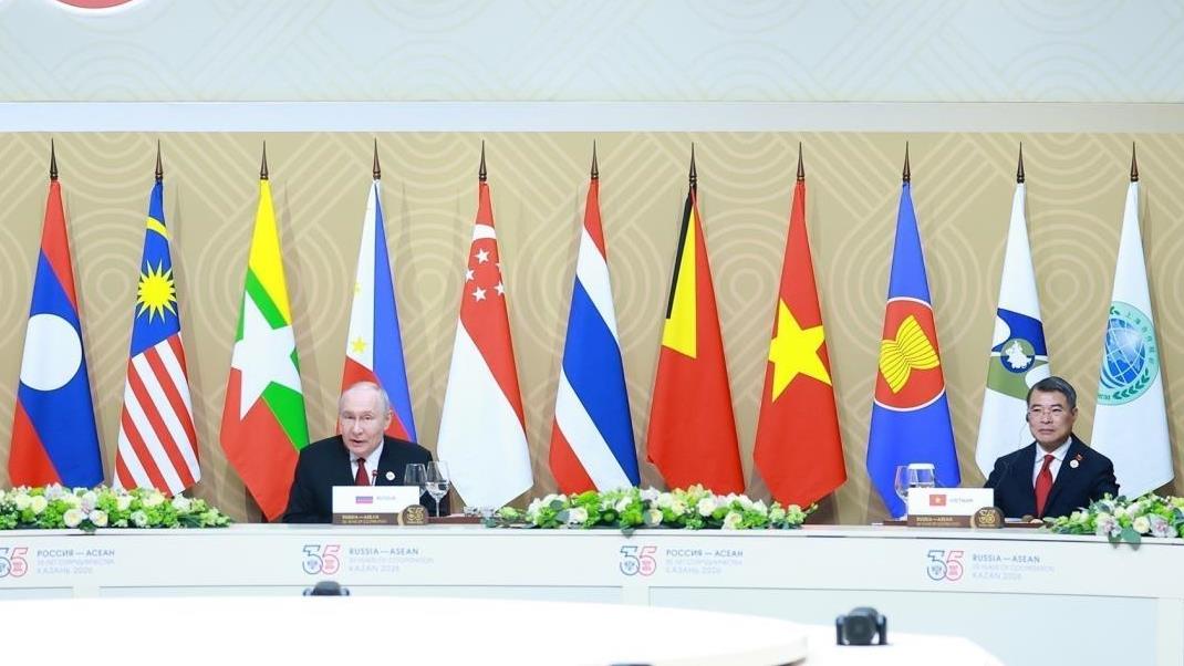 Thủ tướng Lê Minh Hưng cùng các lãnh đạo ASEAN tham dự Phiên ăn trưa ...