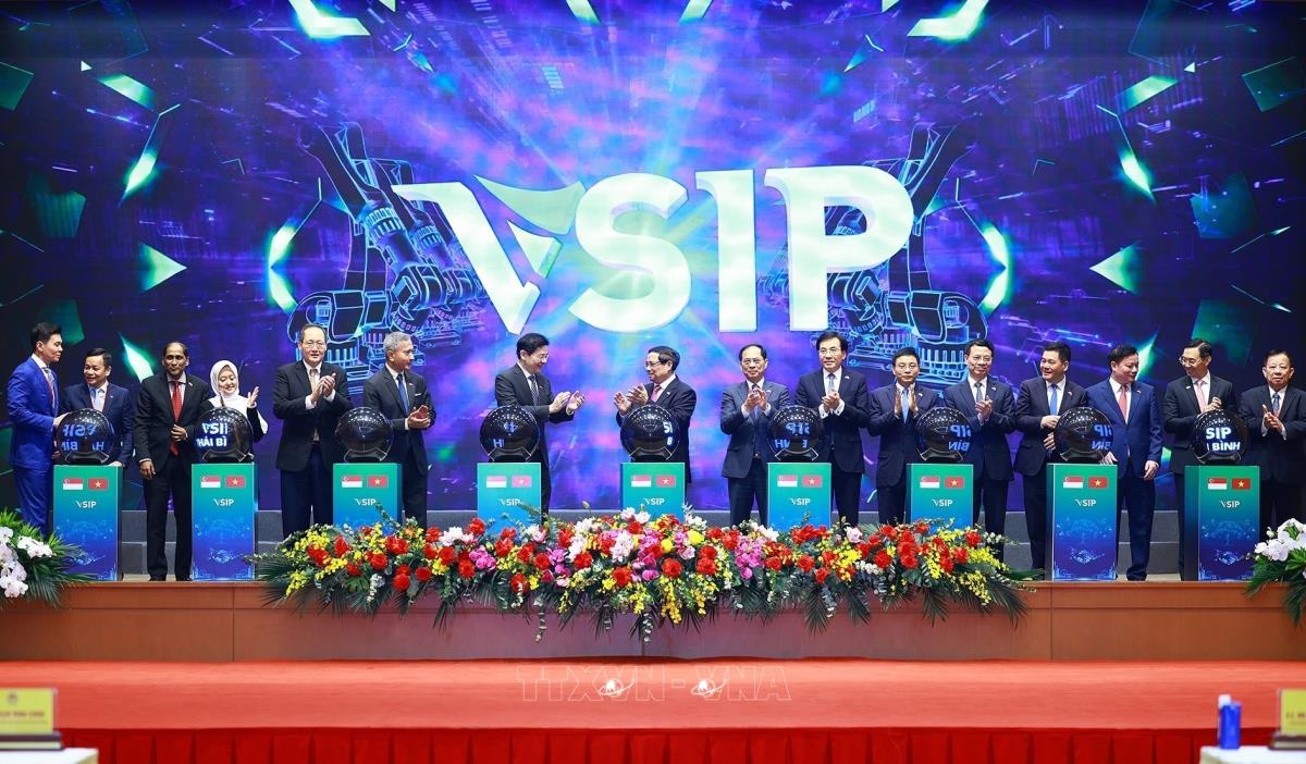 Hai Thủ tướng Việt Nam và Singapore dự Lễ khởi công Khu công nghiệp ...