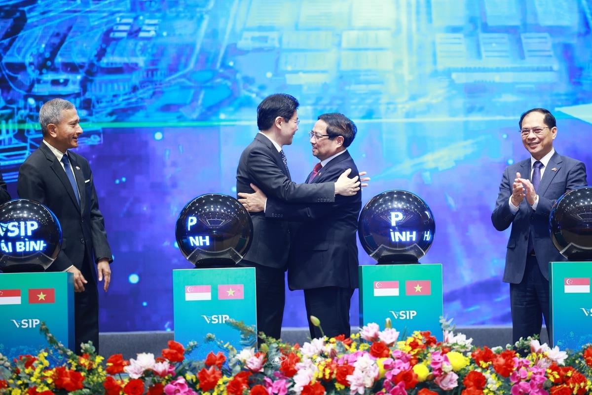 Hai Thủ tướng Việt Nam và Singapore dự Lễ khởi công Khu công nghiệp ...