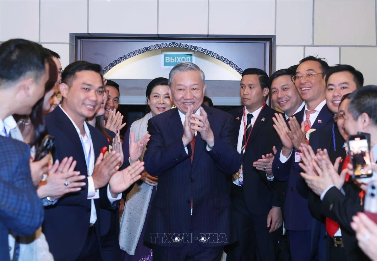 Tổng Bí thư Tô Lâm và Phu nhân gặp gỡ cộng đồng người Việt tại LB Nga